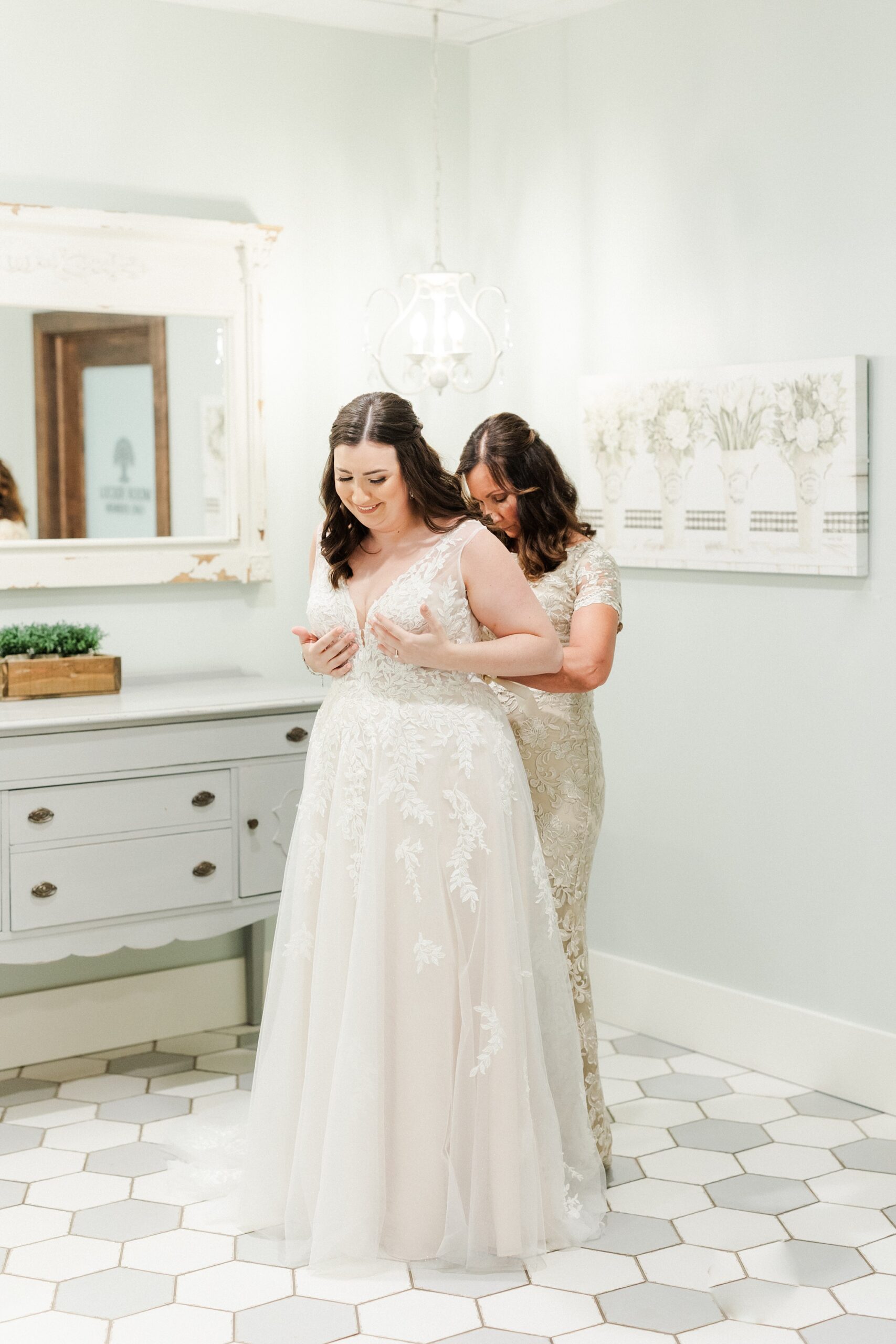 The Club Lac La Belle Wedding of Chelsea & Nick - Showit Blog